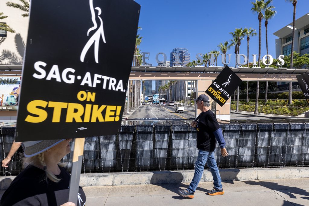 Atores de Hollywood entram em greve - Jornal Joca Atores de Hollywood entram em greve - Jornal Joca